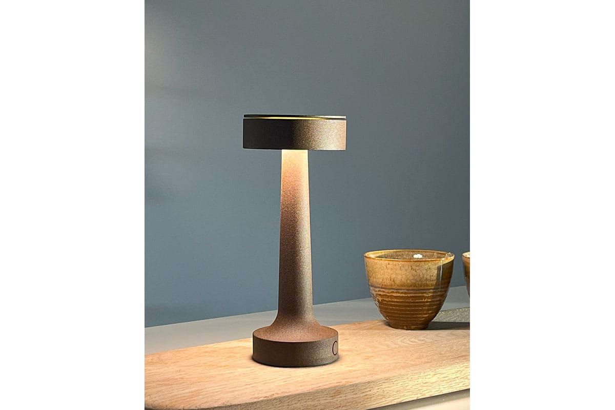 AntiDark Bordslampa Buddy Coffee | srsly.se